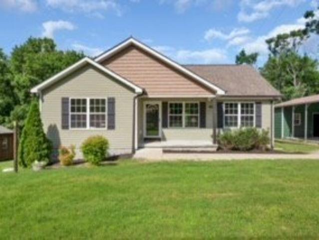 1315 N Charlotte St, Dickson, TN 37055