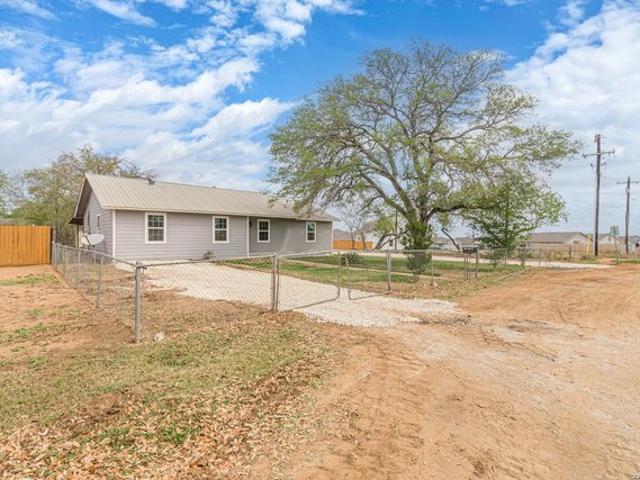 1315 Olive St, Jourdanton, TX 78026