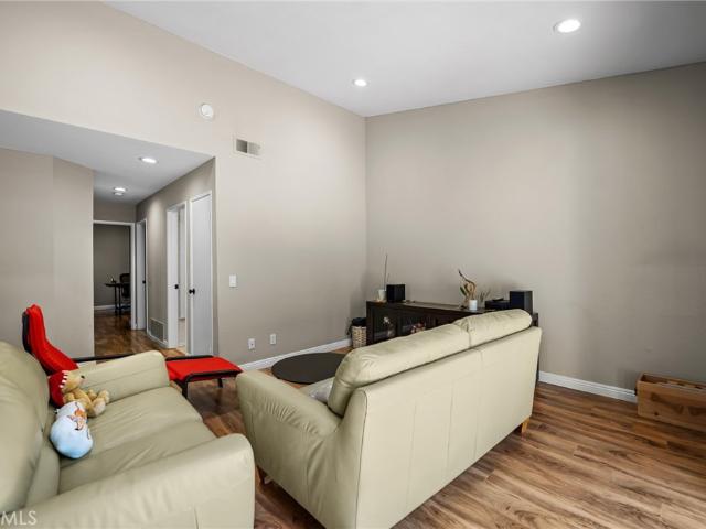 1315 Albariza Drive 5