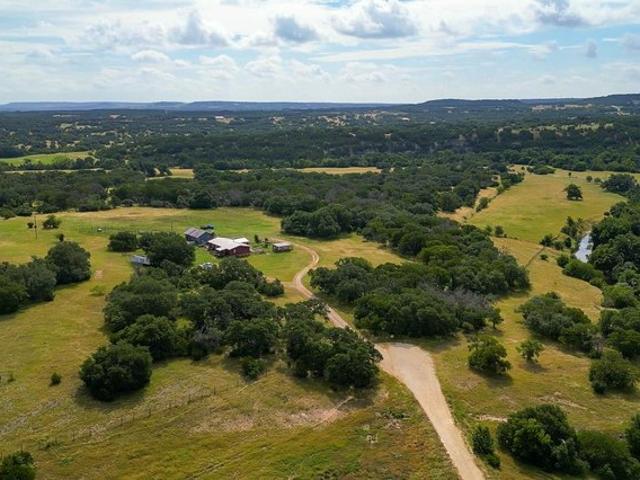 1315 Crossfire Trl, Florence, TX 76542