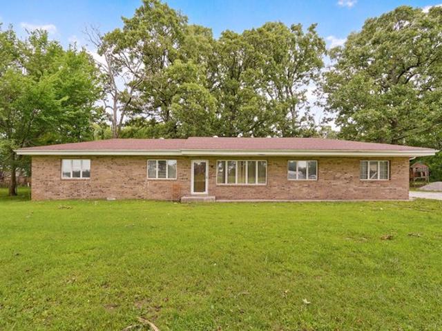 1315 E Church St, Aurora, MO 65605