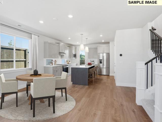 1315 E Luna ST