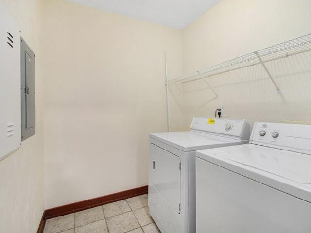 1315 Fraternity Village Dr Apt 1, Kalamazoo, MI 49006