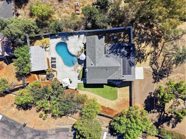 1315 Hillcrest Dr