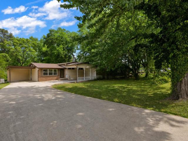 1315 Lakeside Dr