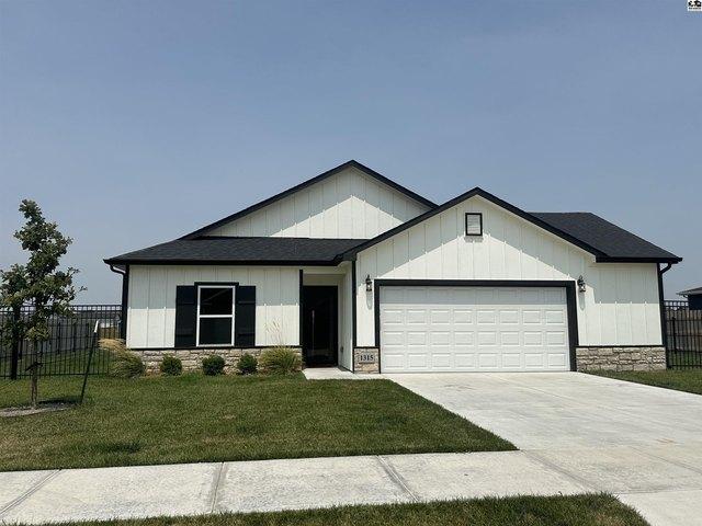 1315 Robin Dr, McPherson, KS 67460