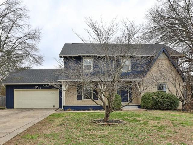 1315 S Oak Run Pl, Springfield, MO 65809