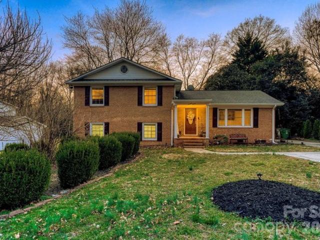1315 Shady Bluff Dr, Charlotte, NC 28211