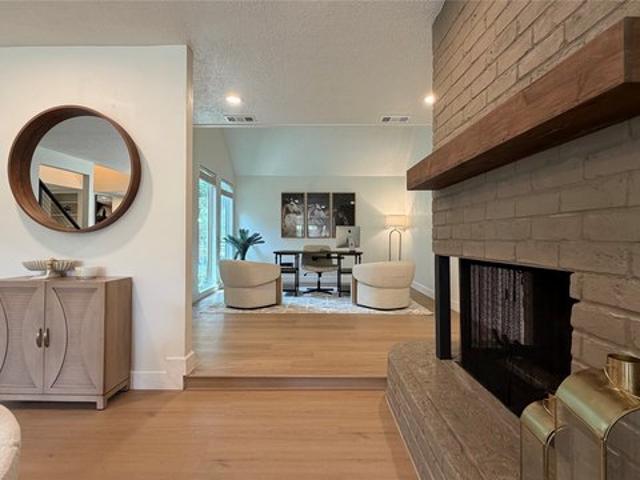 1315 Warwickshire Dr, Houston, TX 77077