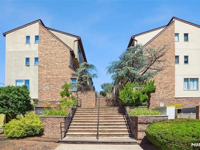 1315 15th St, Fort Lee, NJ 07024