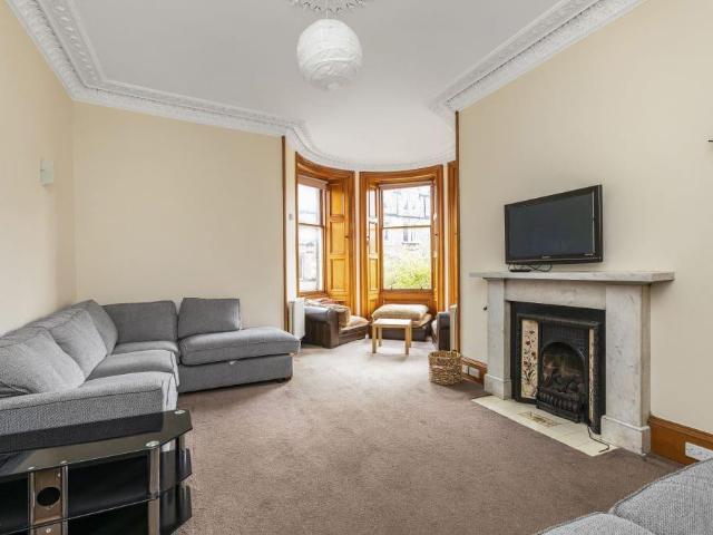 1315L Thirlestane Road, Edinburgh. 3 bed flat to rent £2,397 pcm £553 pw