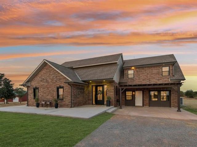 1316 NW Moffat Rd, Piedmont, OK 73078