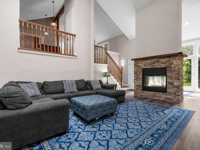 1316 Alps Dr, McLean, VA 22102