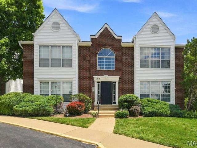 1316 Crossings Ct Unit D, Ballwin, MO 63021
