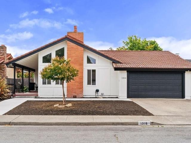 1316 Ponderosa Dr, Petaluma, CA 94954