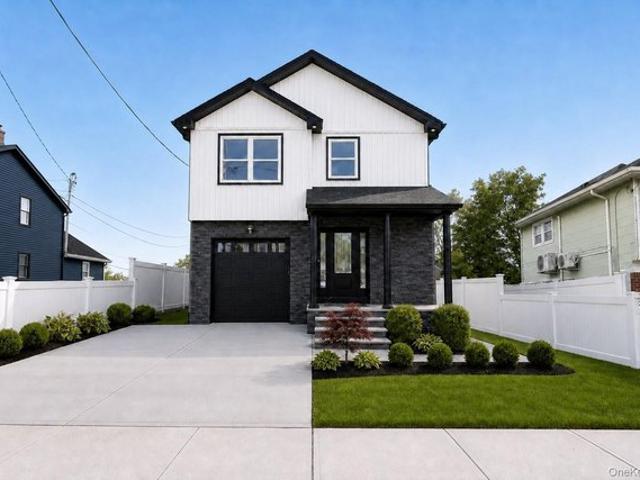 1316 R St, Elmont, NY 11003