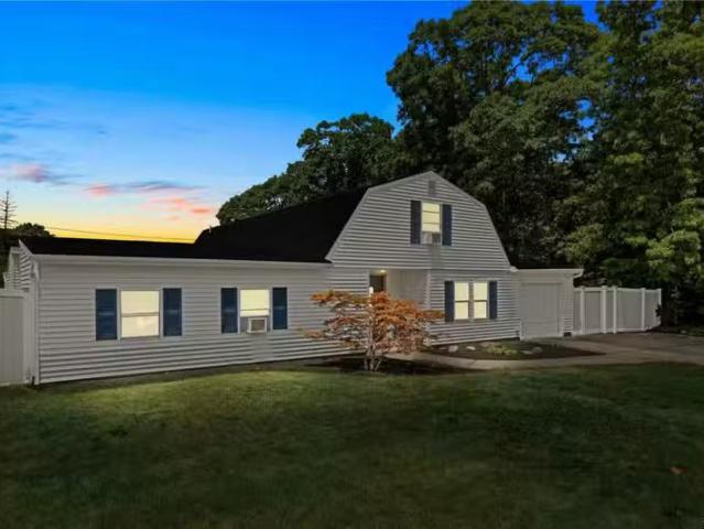 1316 WAVERLY AVE, FARMINGVILLE, NY 11738 Single Family Residen.
