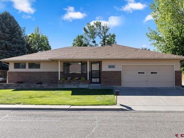 1317 Manchester Dr, Montrose, CO 81401