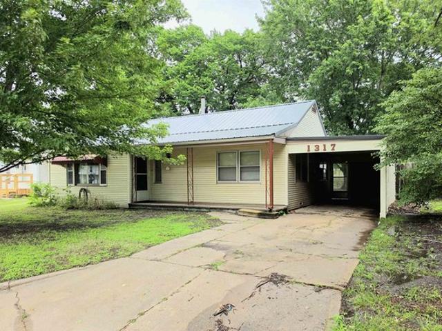 1317 N B St, Wellington, KS 67152