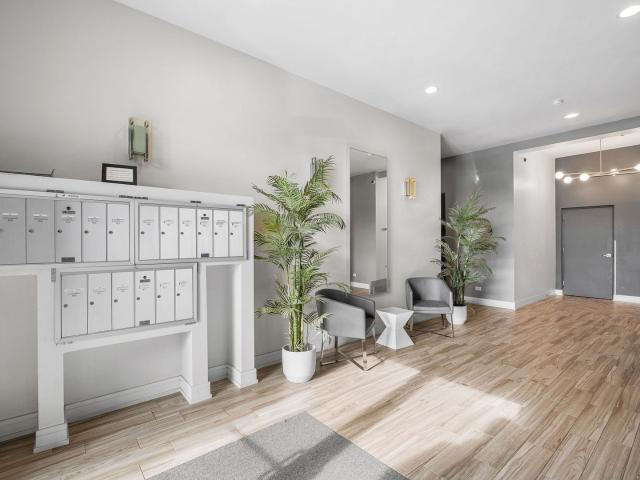 1317 N Larrabee Street # 402