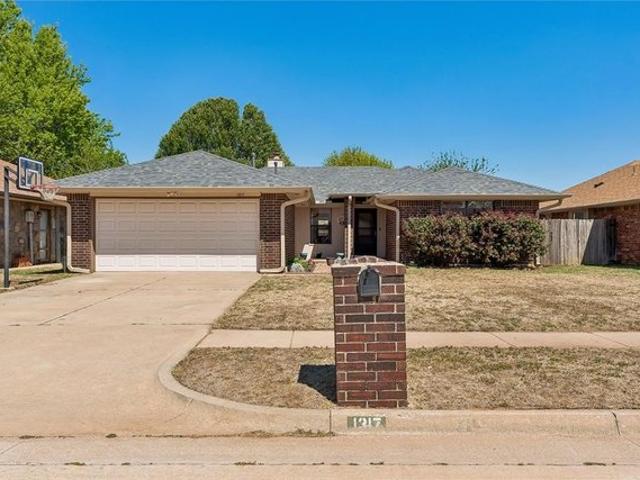 1317 Oswego Dr, Yukon, OK 73099