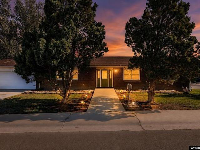 1317 Cottonwood Dr, Rock Springs, WY 82901