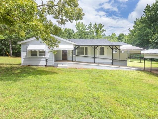 1317 E Broad St, Iva, SC 29655