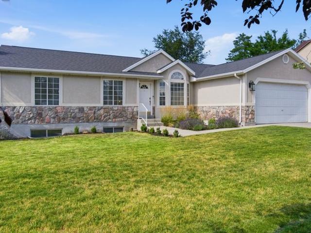 1317 E Knollwood Dr, Sandy, UT 84092