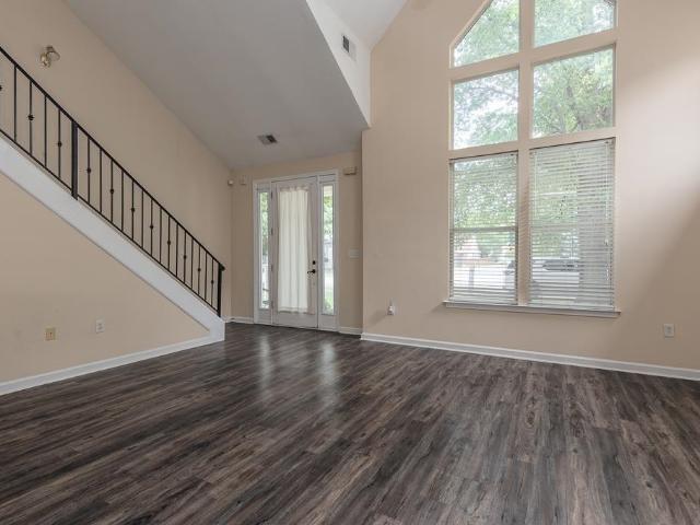1317 island pl e