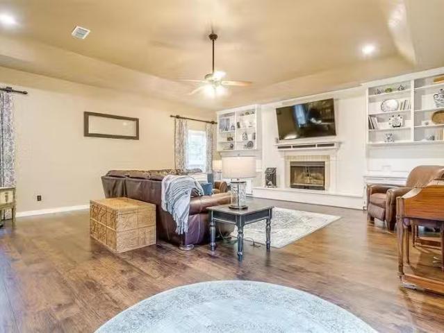 1317 Killian Drive Bedro. 1317 Killian Drive