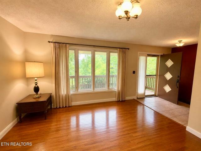 1317 Ridgeview Rd