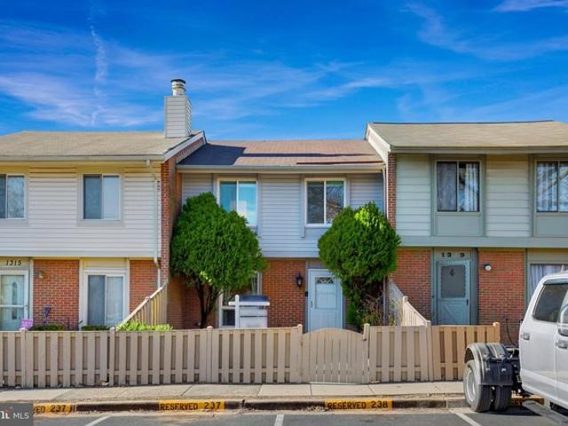 1317 Springtide Pl, Herndon, VA 20170