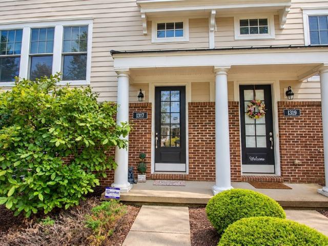 1317 Village Ln