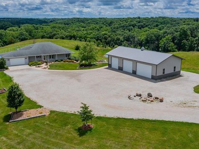 13186 Clearview Ct, Moravia, IA 52571