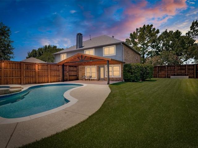 1318 Newport Dr, Carrollton, TX 75006