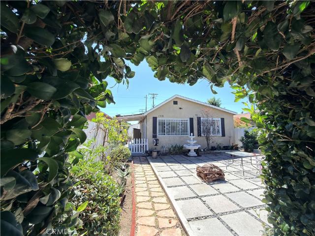 1318 E 100th St, Los Angeles, CA 90002 | MLS #OC26030