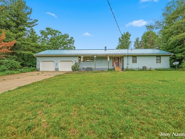 1318 E White Lake Dr, Twin Lake, MI 49457