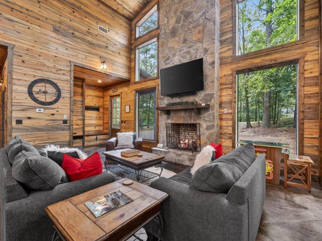 1318 Pine Hills Road