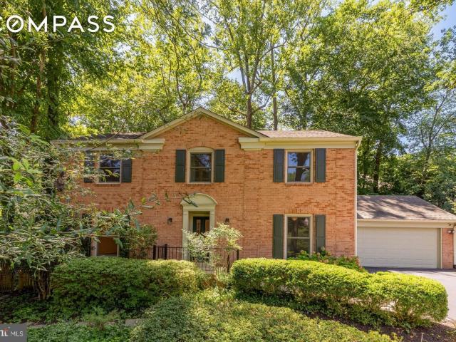 1318 Round Oak Ct, McLean, VA
