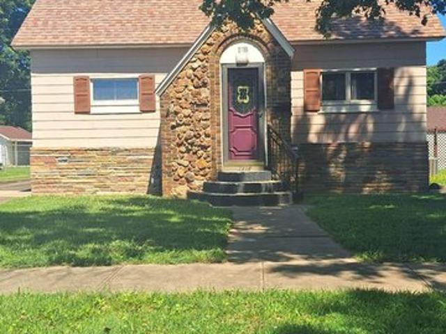 1318 S Highland Ave, Chanute, KS 66720