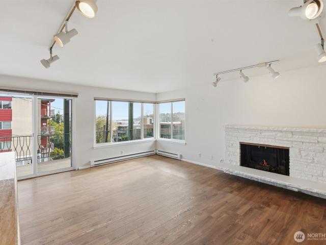 1318 W Barrett St, Seattle, WA 98119 | MLS #2514