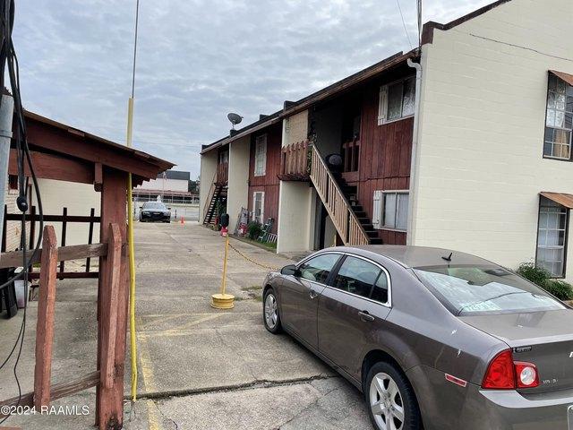 1318 1 Delasalle Dr, New Iberia, LA 70560