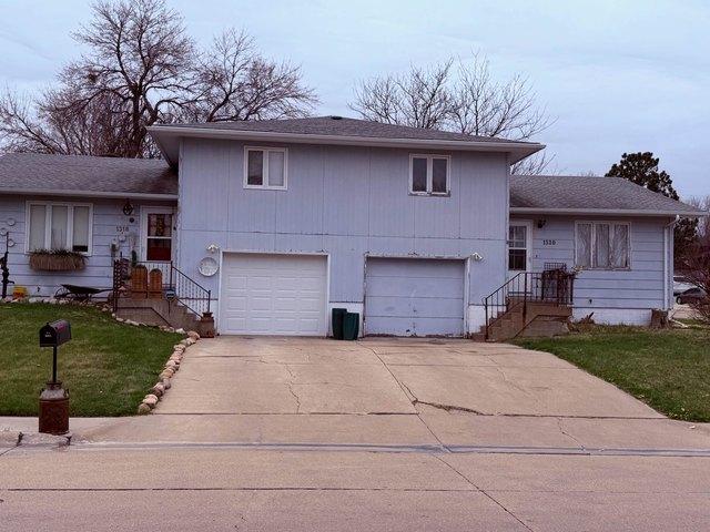 1318 1 W 40th St, Kearney, NE 68845
