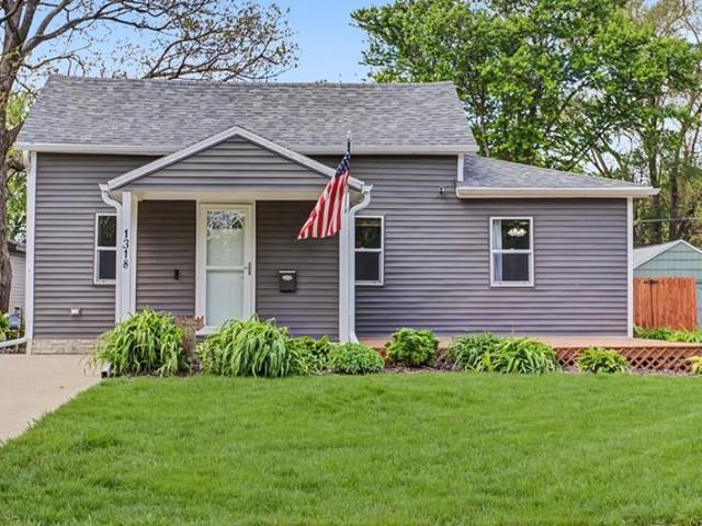 1318 3rd St, Nevada, IA 50201