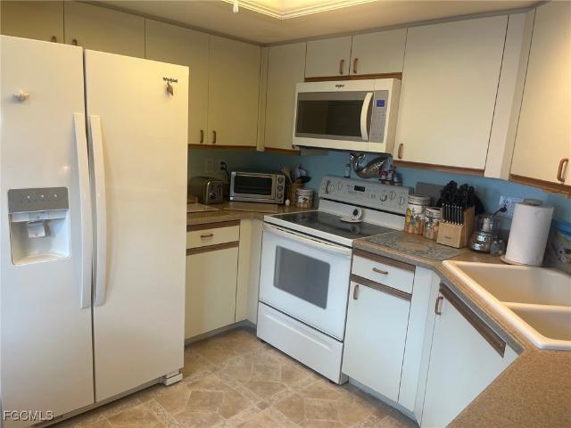 13191 Oakmont Dr, Unit 8, Fort Myers, FL 33907 | MLS #2025020 | Compass