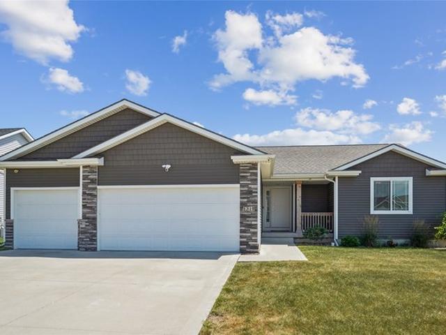 1319 NW Reinhart Dr, Ankeny, IA 50023