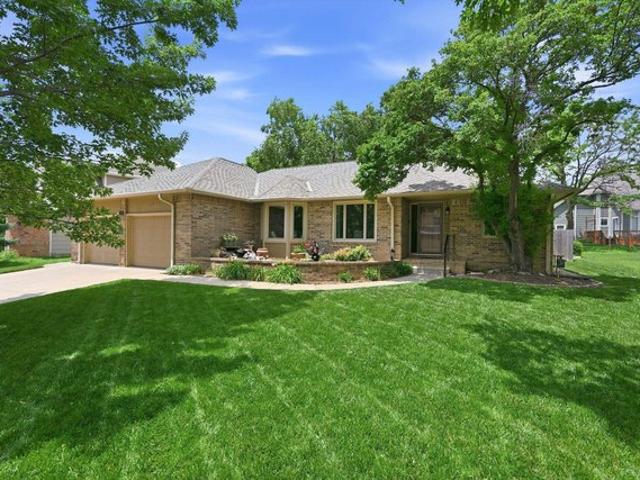 1319 N Coachhouse Ct, Wichita, KS 67235