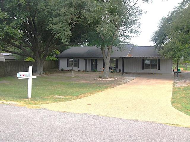 1319 N Tammye Ln W, Madisonville, TX 77864