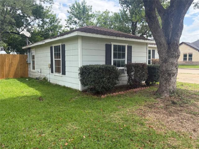 1319 Bernard St, Pasadena, TX 77506 | MLS #64336 | Compass