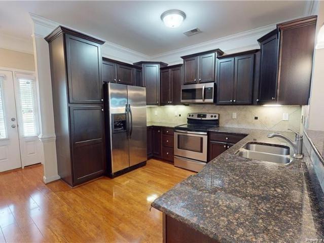 1319 Braybrooke Place